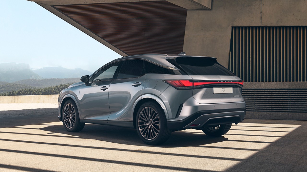 Oferta Lexus RX Plug-in Hybrid. Lexus RX pret.